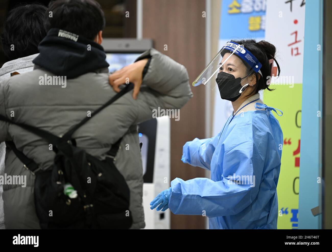 Teacher wearing ppe hi-res stock photography and images - Alamy