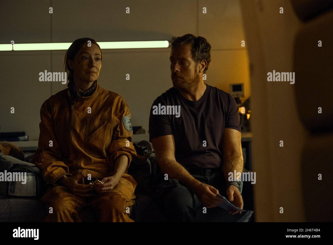 Molly Parker, Toby Stephens, "Lost In Space" Season 3 (2021) . Photo ...