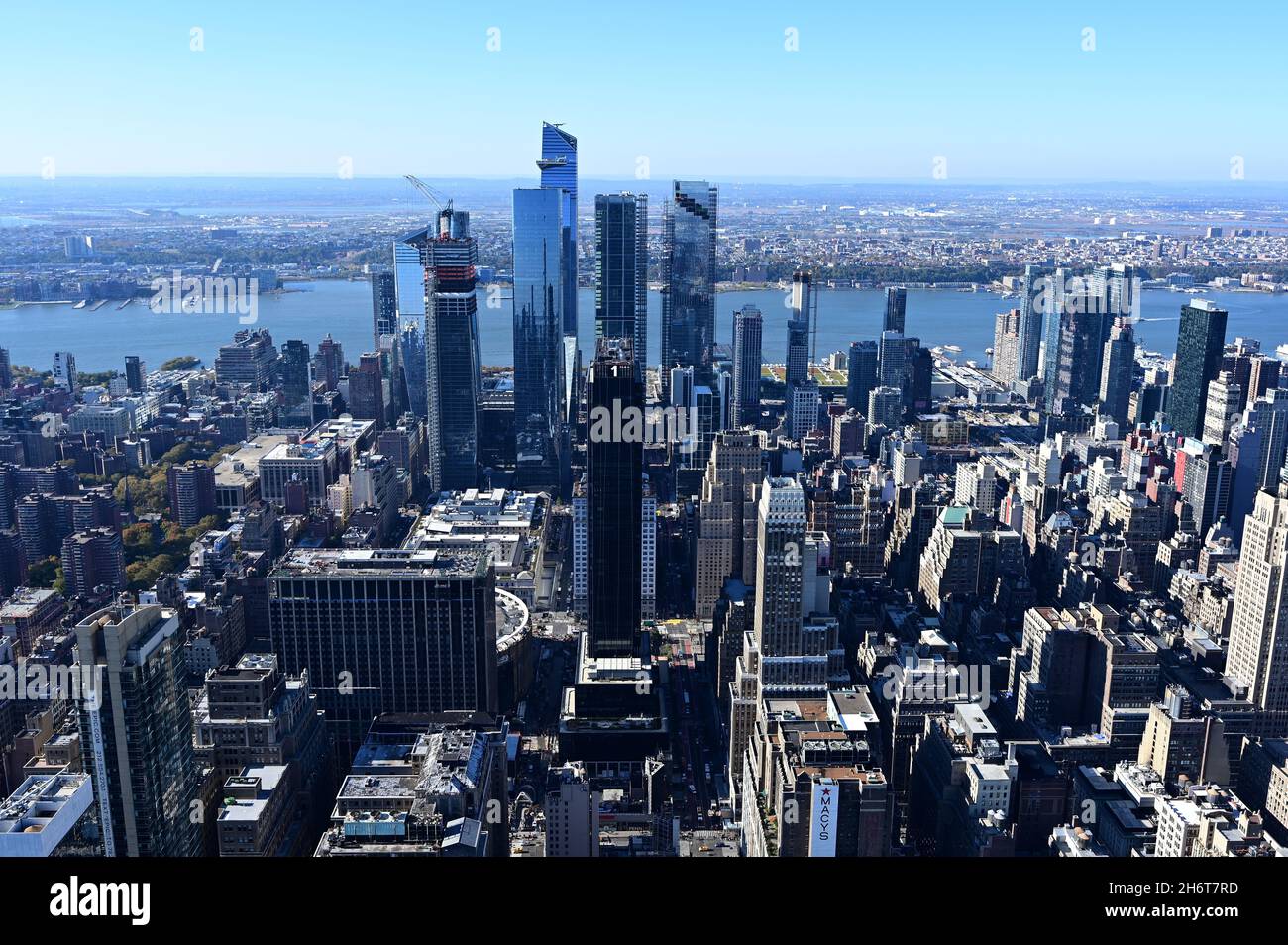 Empire state building 86th floor hi-res stock photography and images ...