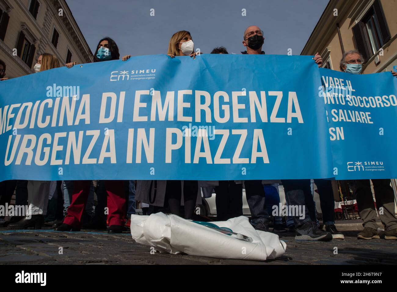 Rome, Italy. 17th Nov, 2021. Flashmob in Piazza Santi Apostoli ...
