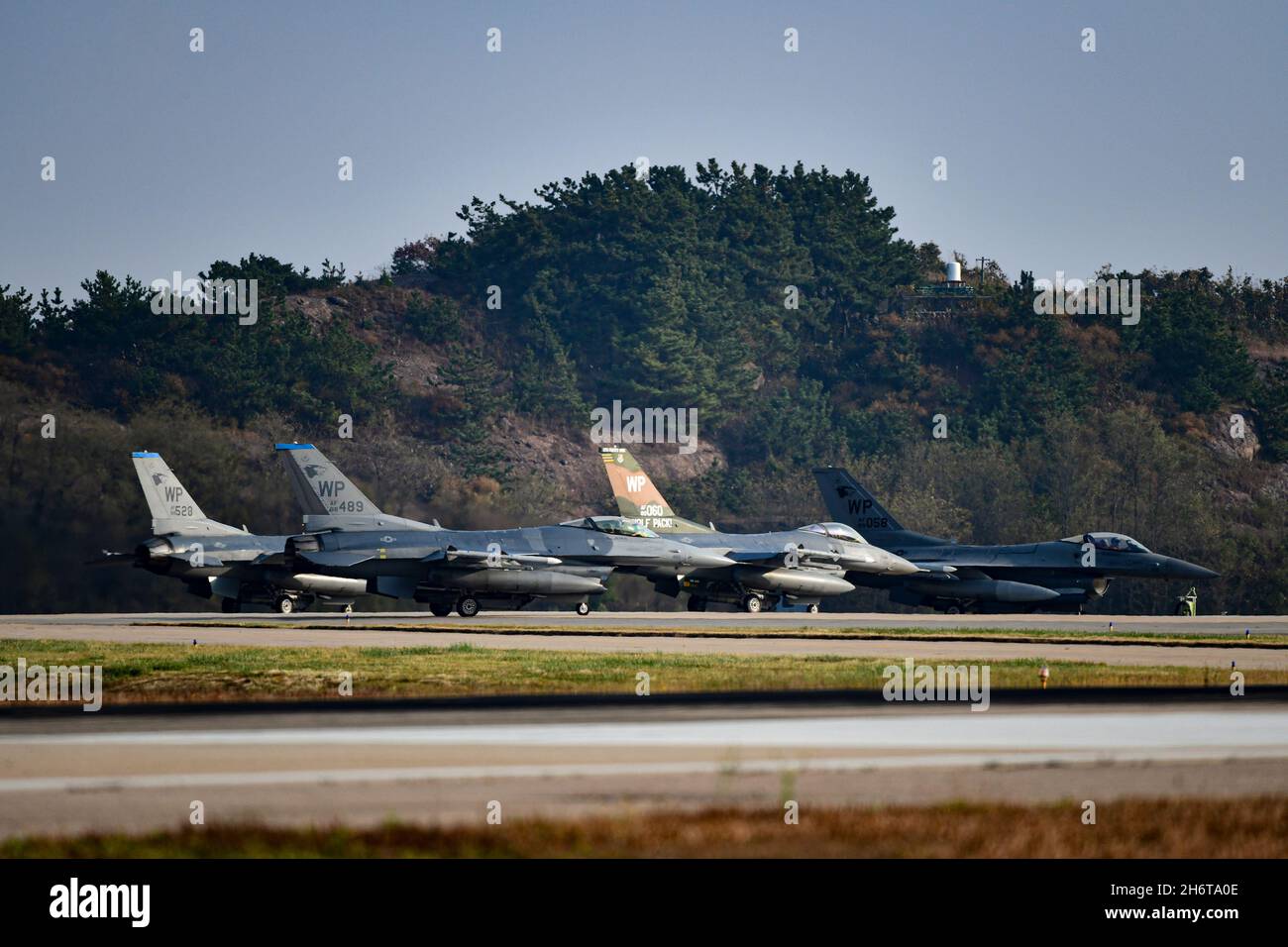 F-16 Fighting Falcons from the 8th Operations Group sit parked at the ...