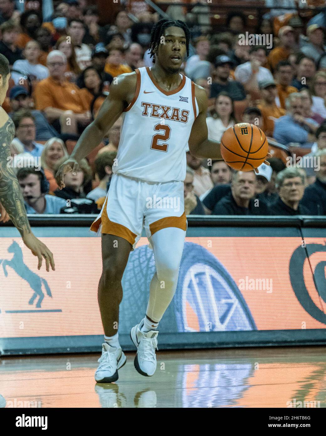 Center. 17th Nov, 2021. Marcus Carr #2 of the Texas Longhorns in action ...