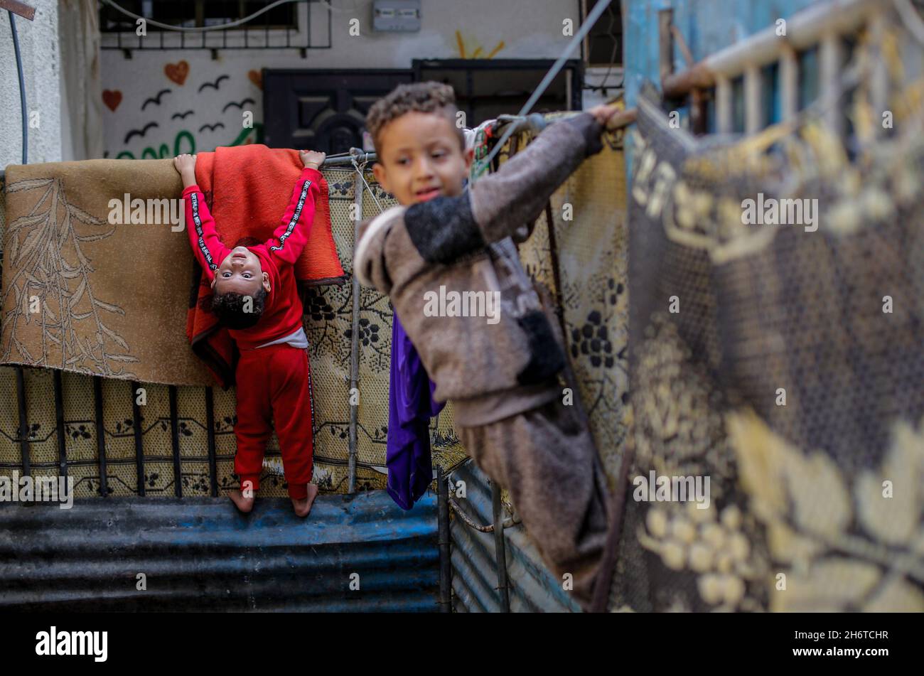 Gaza City, Palestine. 17th Nov, 2021. Palestinian children playing in ...