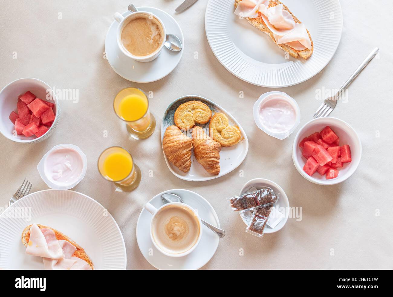 Full brunch table hi-res stock photography and images - Alamy