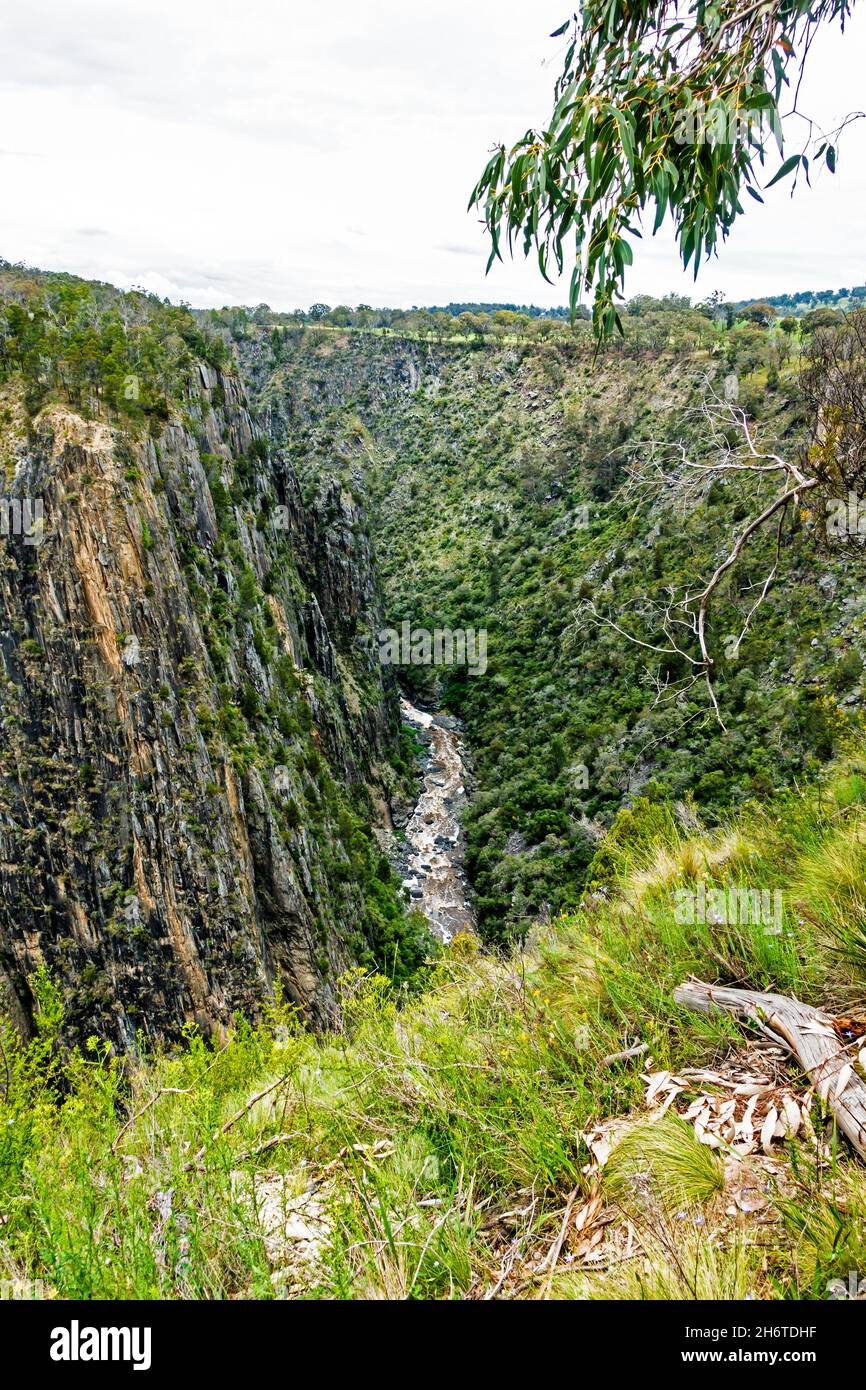 Apsley River Gorge below the falls, Walcha in the Northern Tablelands ...