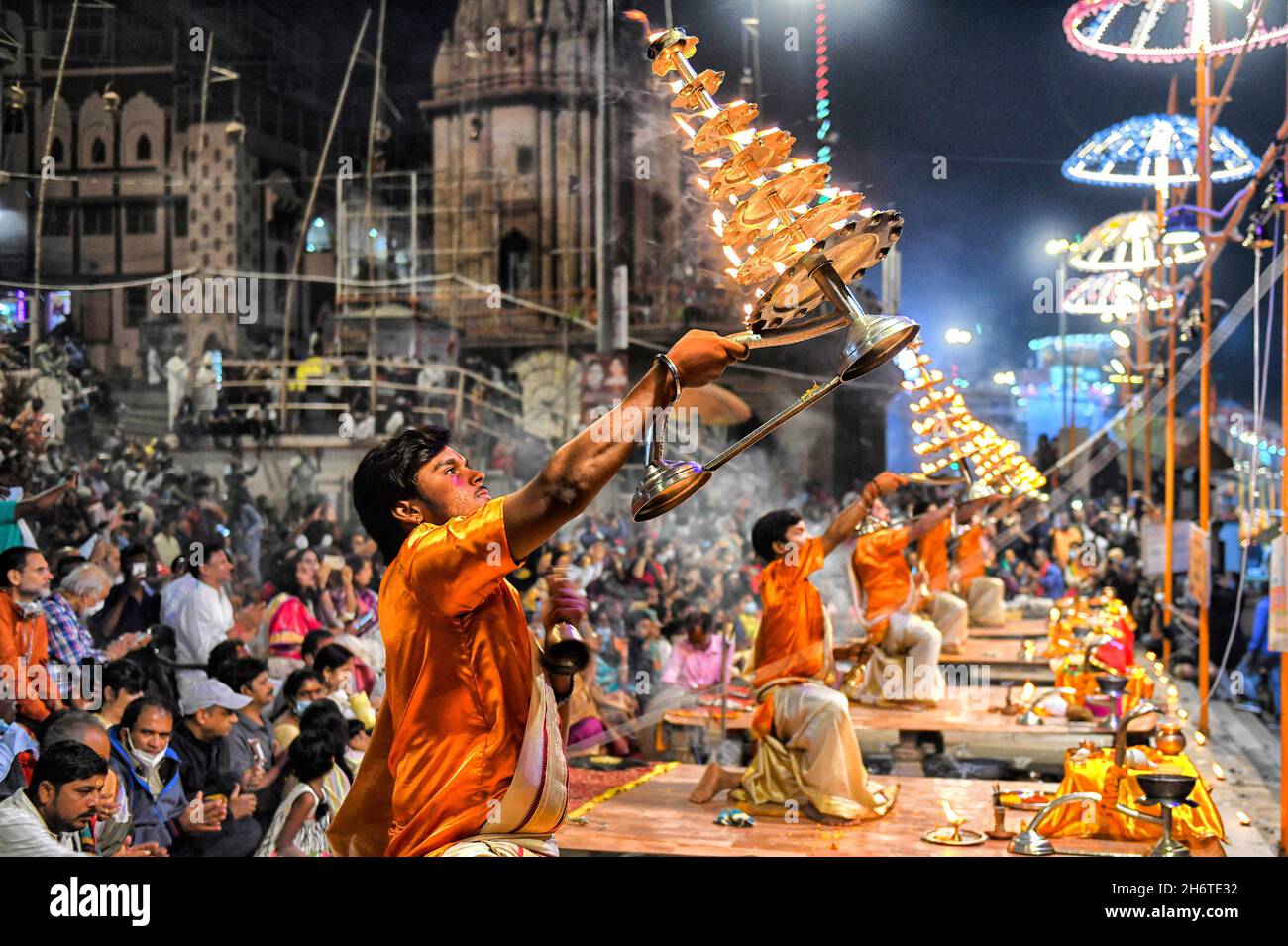 Hindu Priests performing Evening Aarati (Prayer) at Dashashwamedh Ghat ...