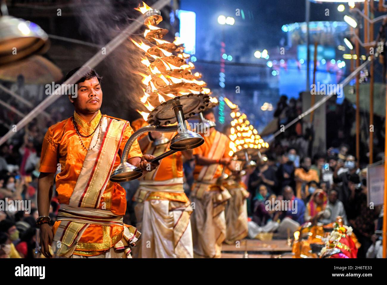 Hindu Priests performing Evening Aarati (Prayer) at Dashashwamedh Ghat ...