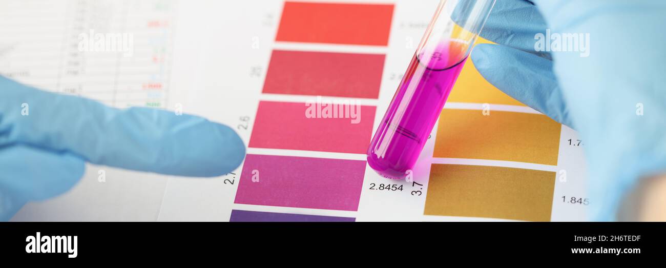 Test tube liquid purple hi-res stock photography and images - Alamy