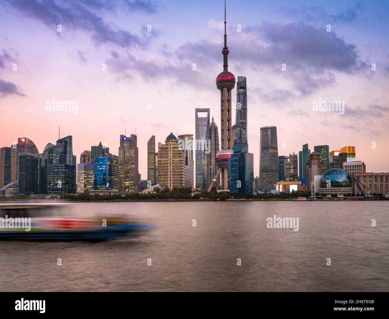 Sunset view of Lujiazui, the financial district in Shanghai, China ...