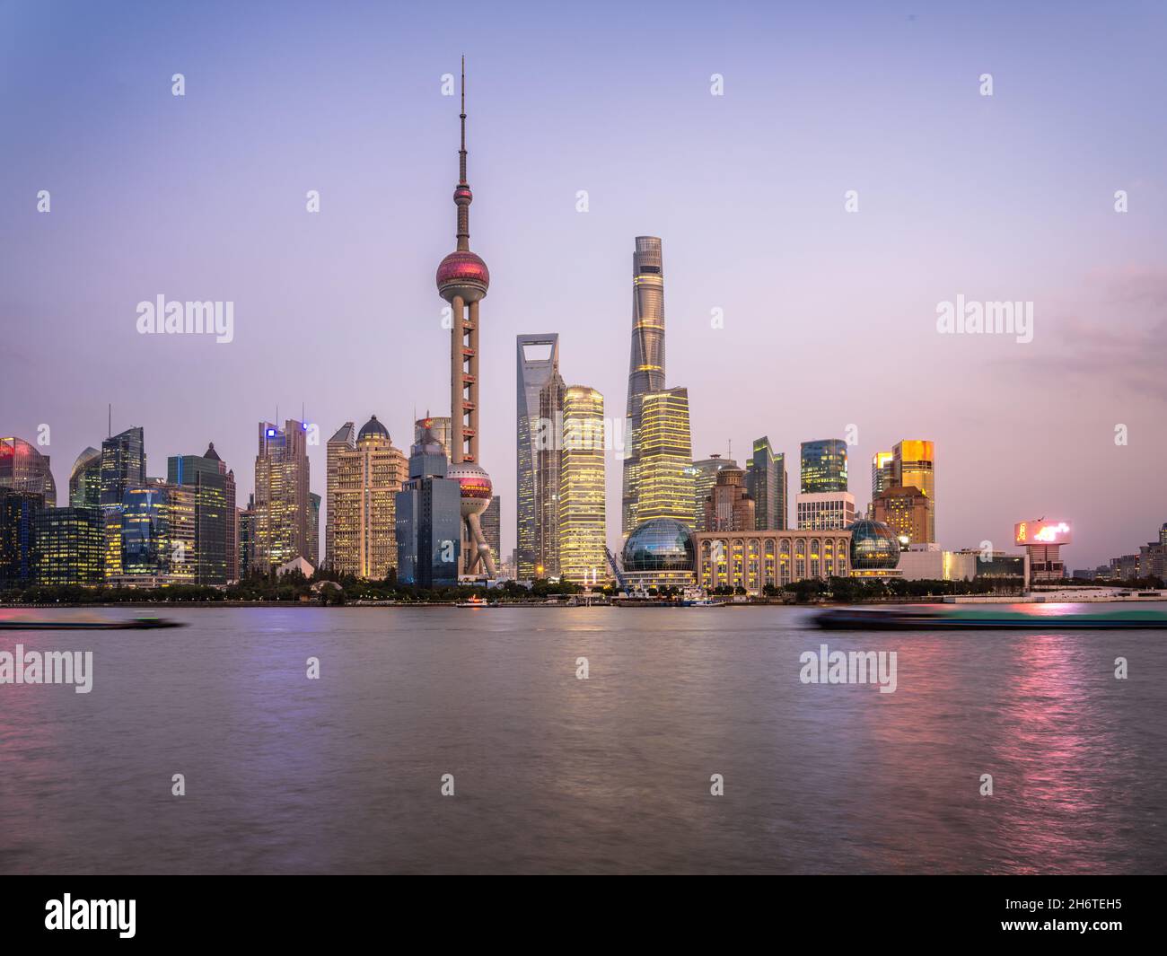 Sunset view of Lujiazui, the financial district in Shanghai, China ...
