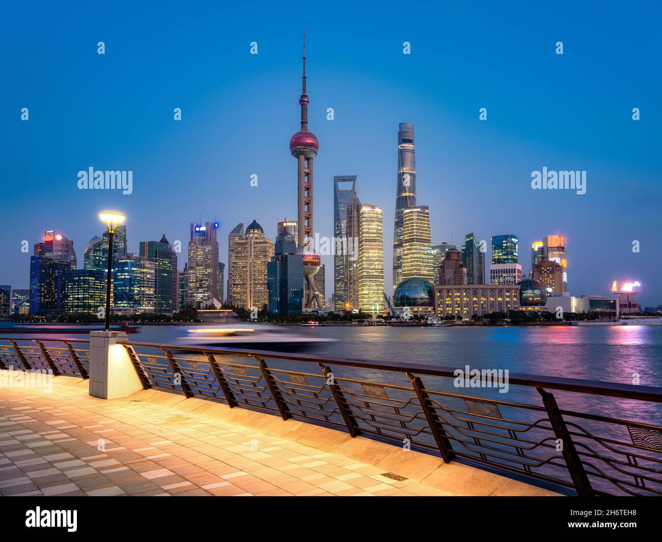 Sunset view of Lujiazui, the financial district in Shanghai, China ...
