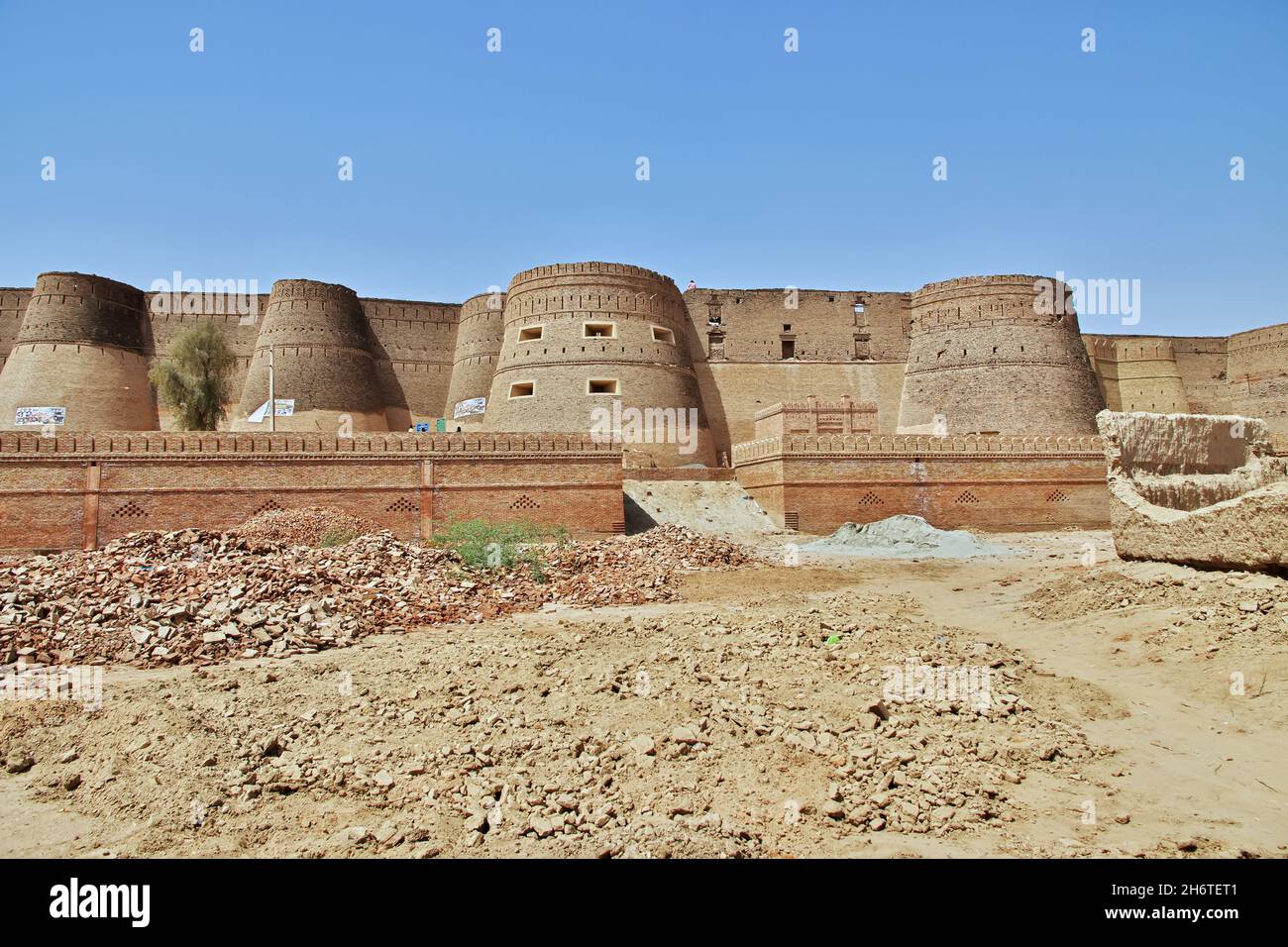 Derawar fort in Ahmadpur East Tehsil, Punjab province, Pakistan Stock ...