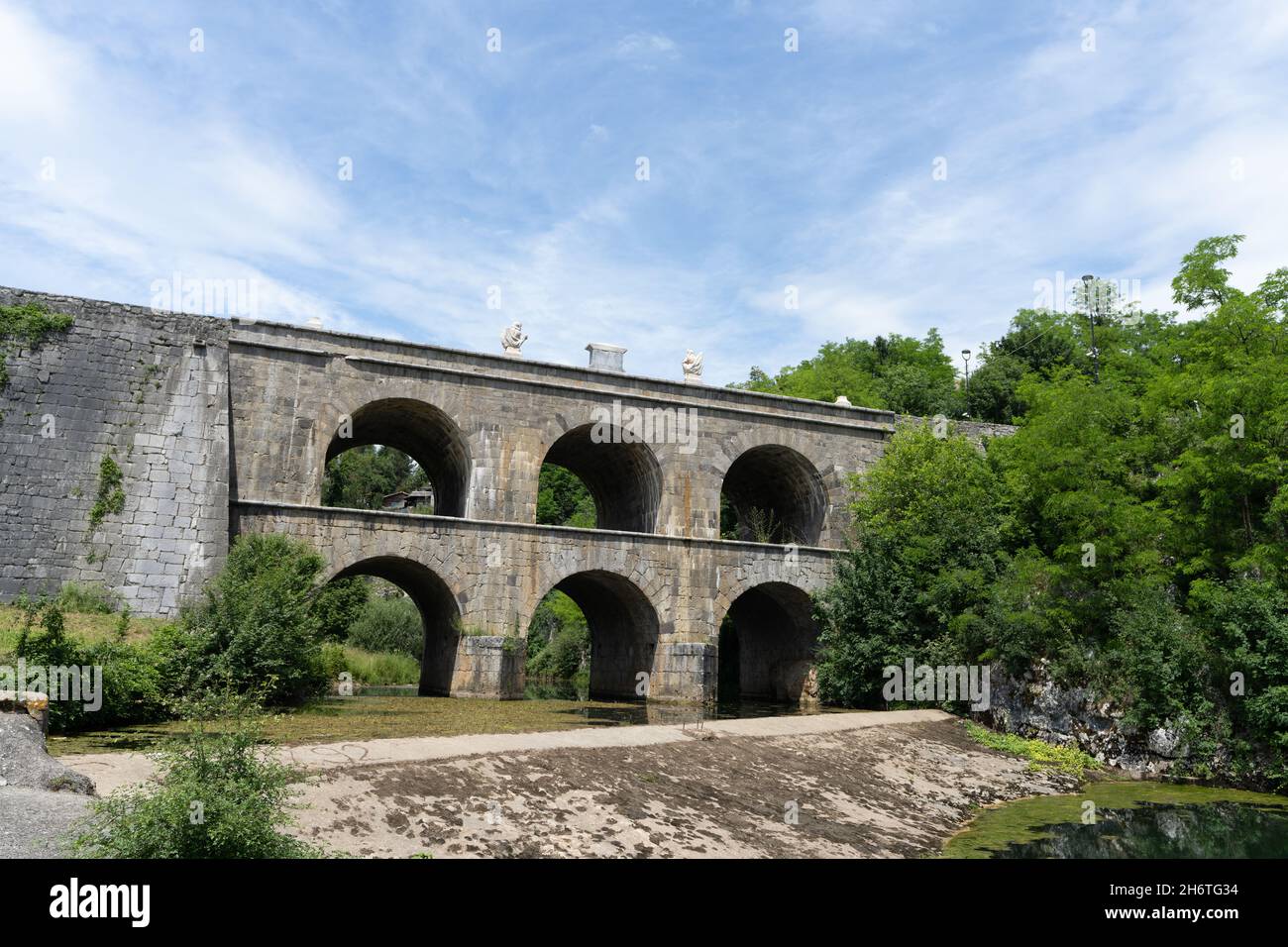 Two storey bridge hi-res stock photography and images - Alamy