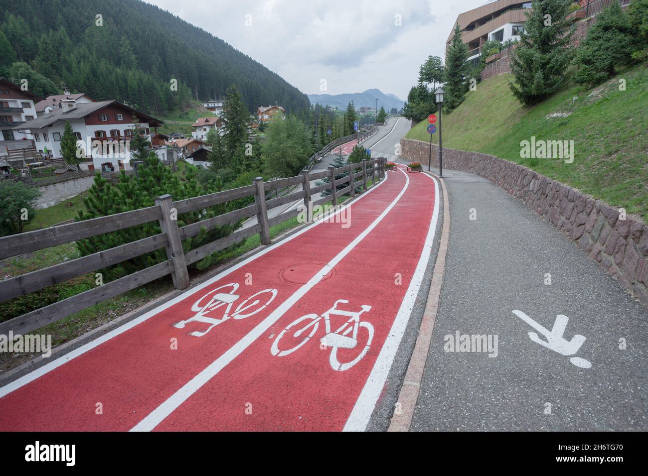 red city bike fast lane Stock Photo - Alamy