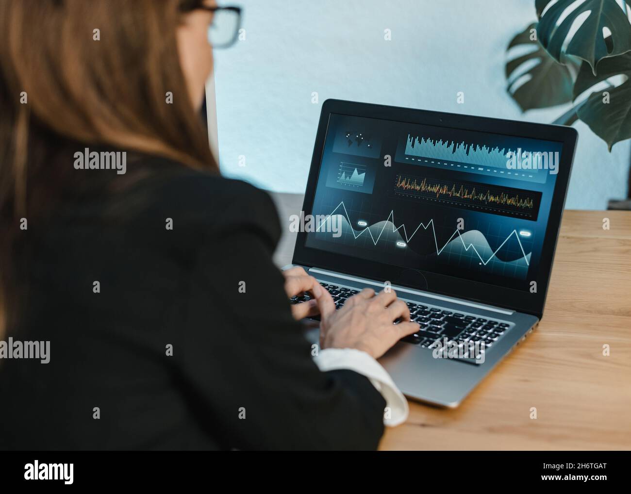 Woman typing computer back view hi-res stock photography and images - Alamy