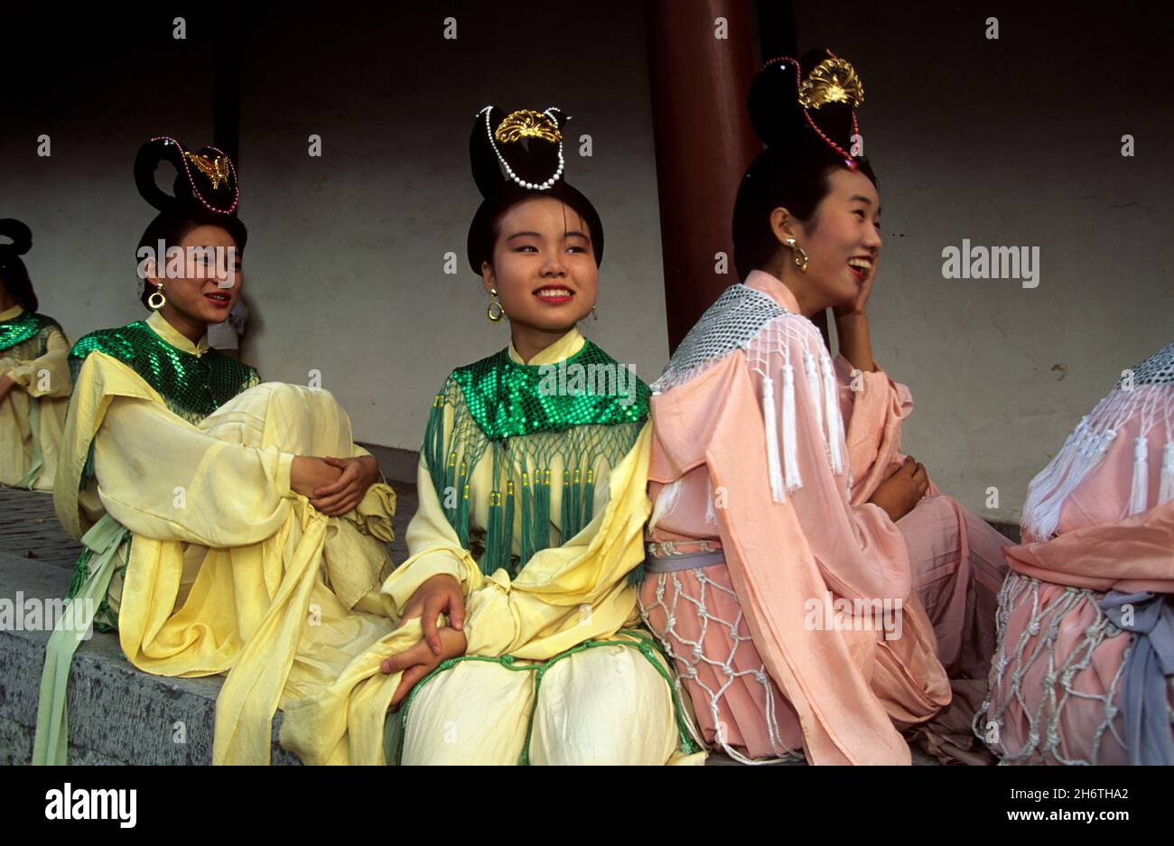 CHINA, NANKIN, DANCERS OF A HISTORIC SHOW ABOUT MING DYNASTY Stock ...
