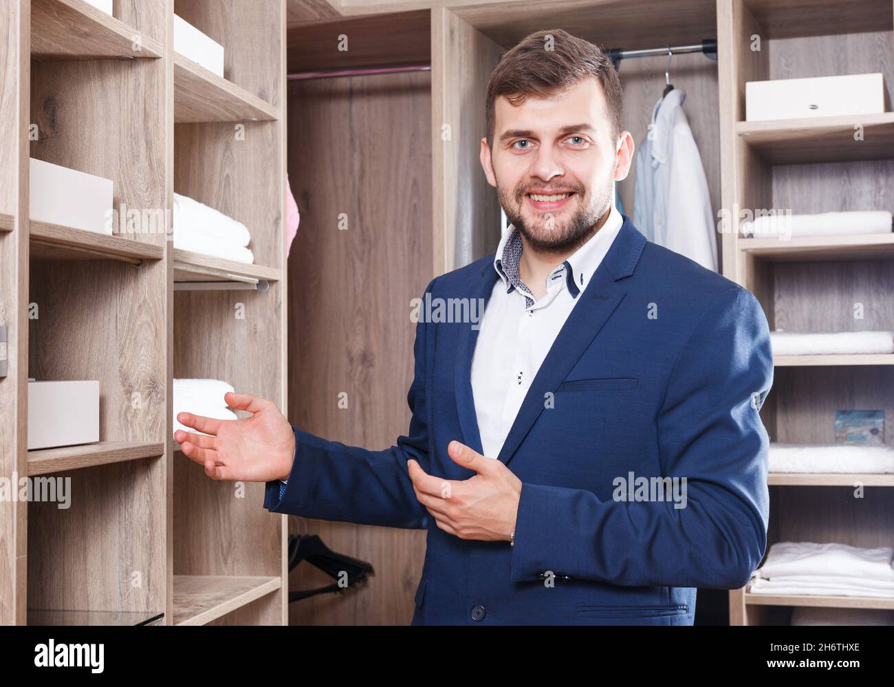 Sales manager demonstrating dressing room Stock Photo - Alamy