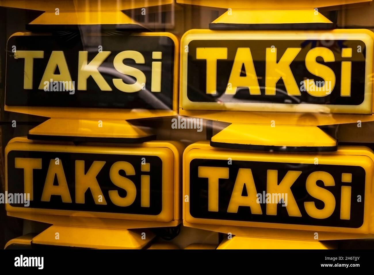 Mobile traffic light signs hi-res stock photography and images - Alamy