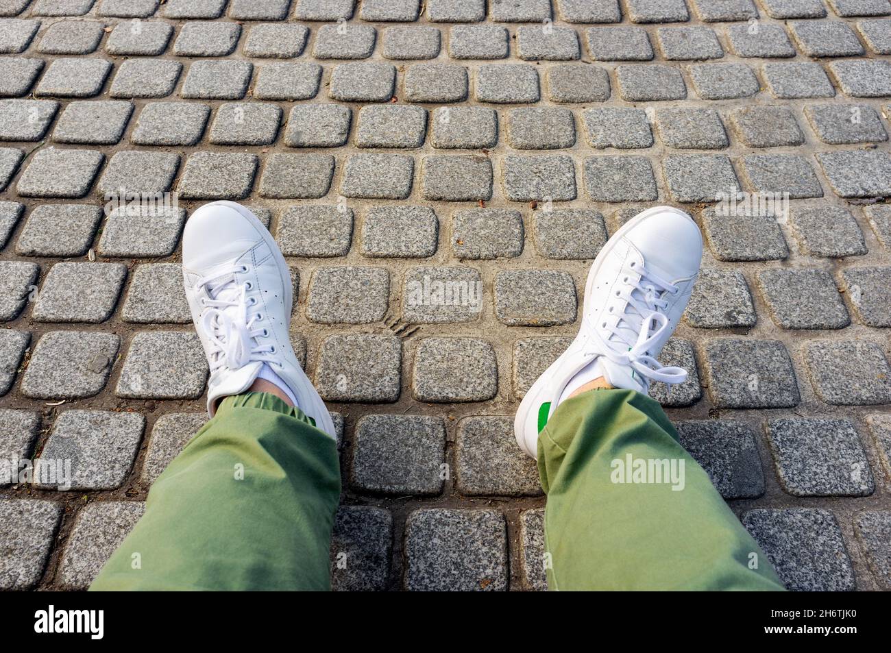 Top down cobblestone view hi-res stock photography and images - Alamy