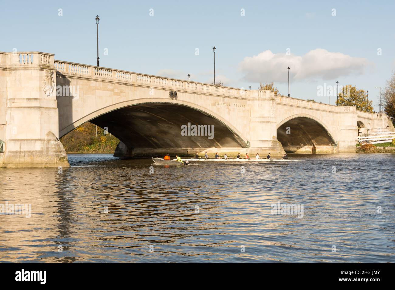 Chiswick bridge hi-res stock photography and images - Alamy