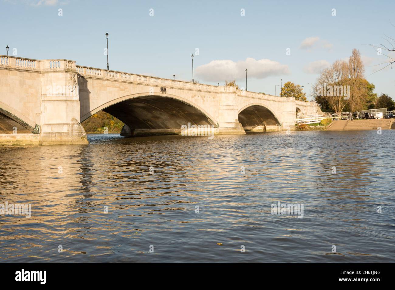 Chiswick bridge hi-res stock photography and images - Alamy