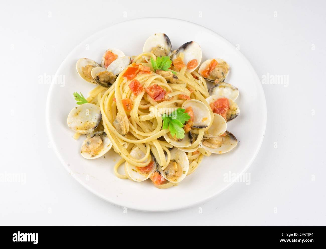 Traditional Italian seafood spaghetti with seashells Stock Photo - Alamy