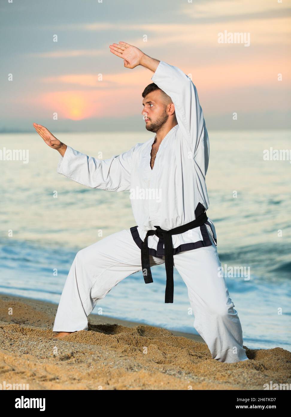Karate man kata kung fu hi-res stock photography and images - Alamy
