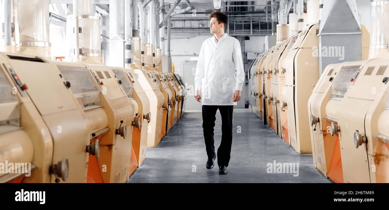 Feed mill operator hi-res stock photography and images - Alamy