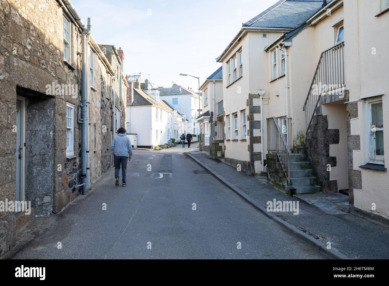 Typical street with houses in cornwall hi-res stock photography and ...