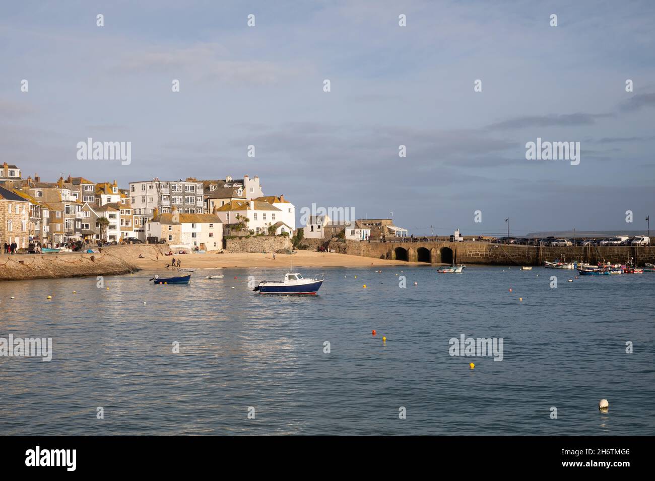 A view of the Harbour in St Ives, Cornwall Stock Photo - Alamy
