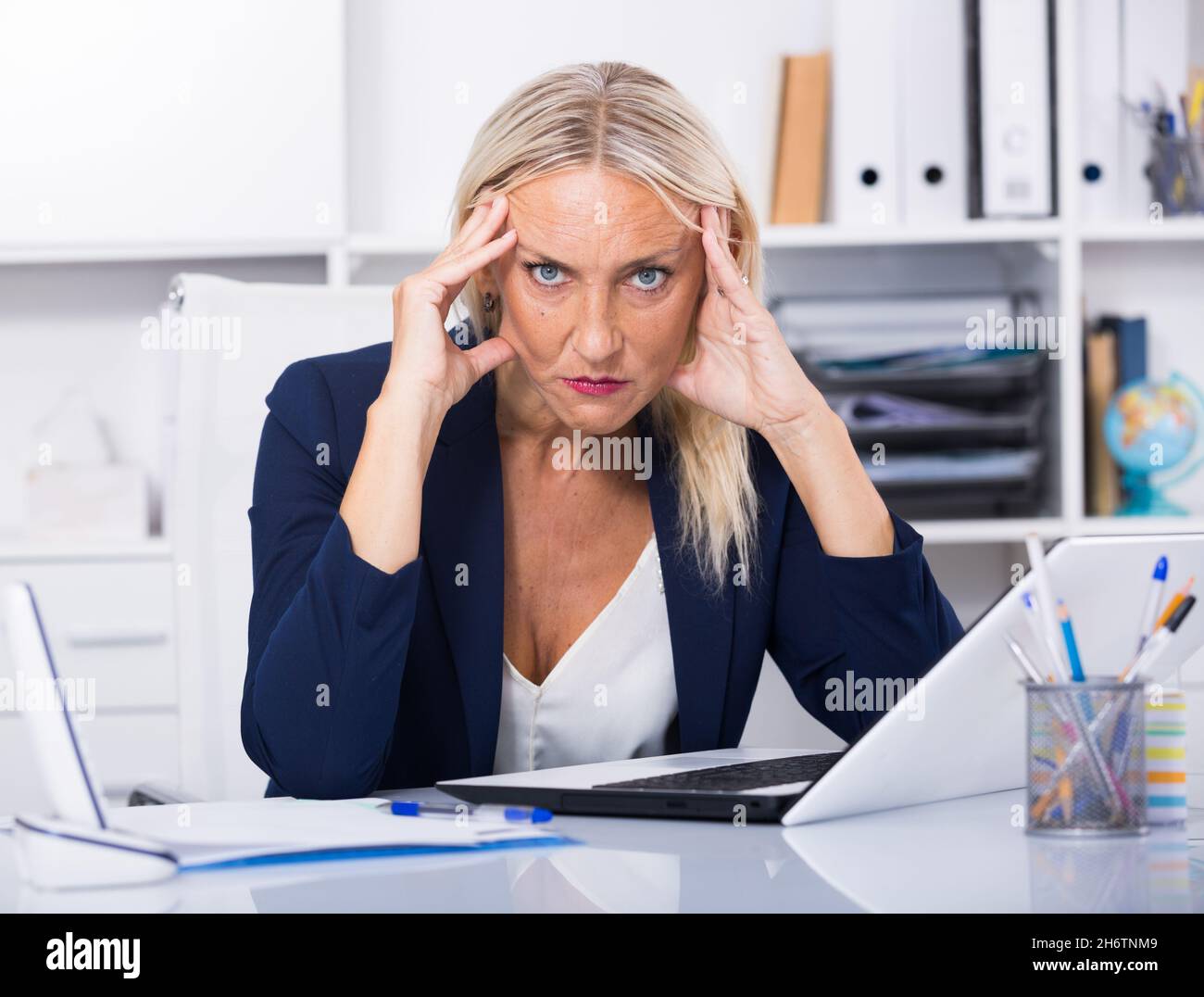Woman worried accounts hi-res stock photography and images - Alamy