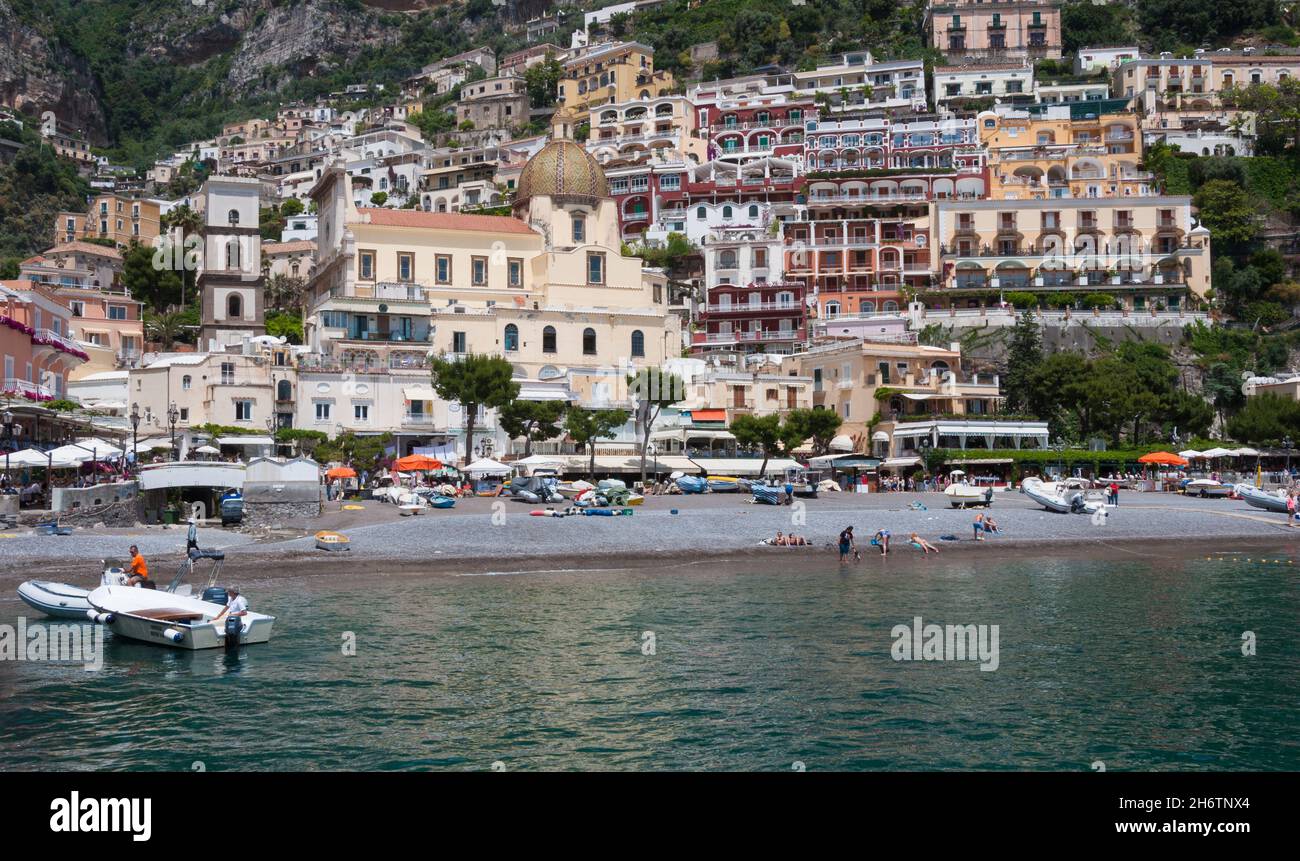 Offshore view of the Positano Spiaggia beach and coastal town. Italy ...