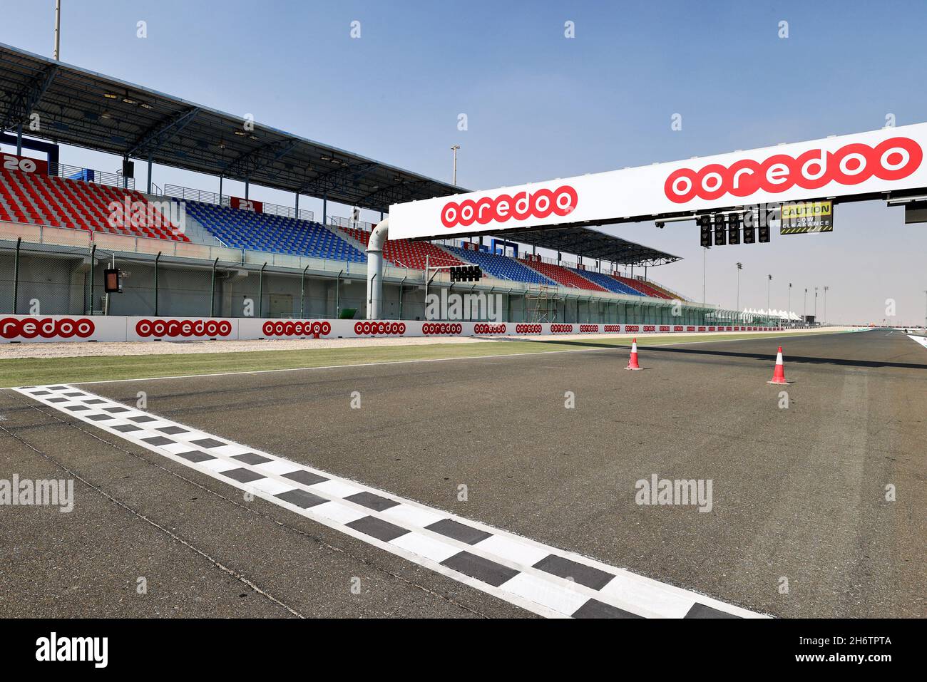 Doha, Qatar. Thursday 18th November 2021. Circuit atmosphere - start ...