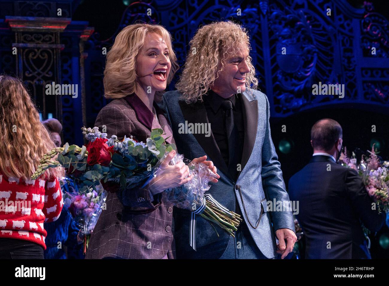 Curtain call stage hi-res stock photography and images - Alamy