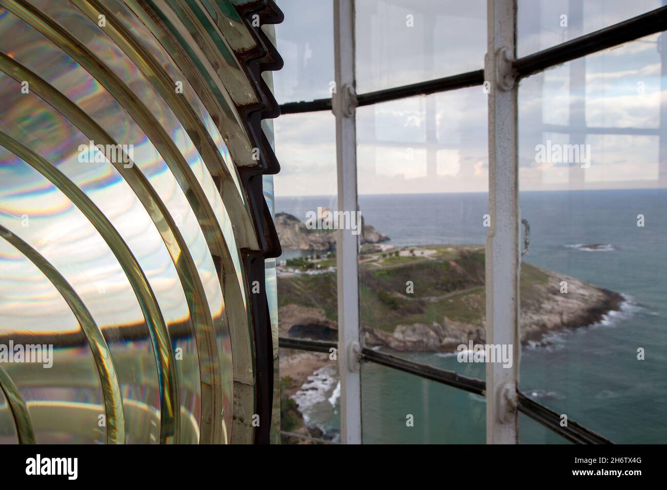 The big lens and lamp of the lighthouse Stock Photo - Alamy