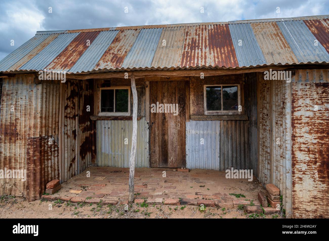 RAVENSWOOD, AUSTRALIA - Sep 24, 2021: The old house in an old gold ...