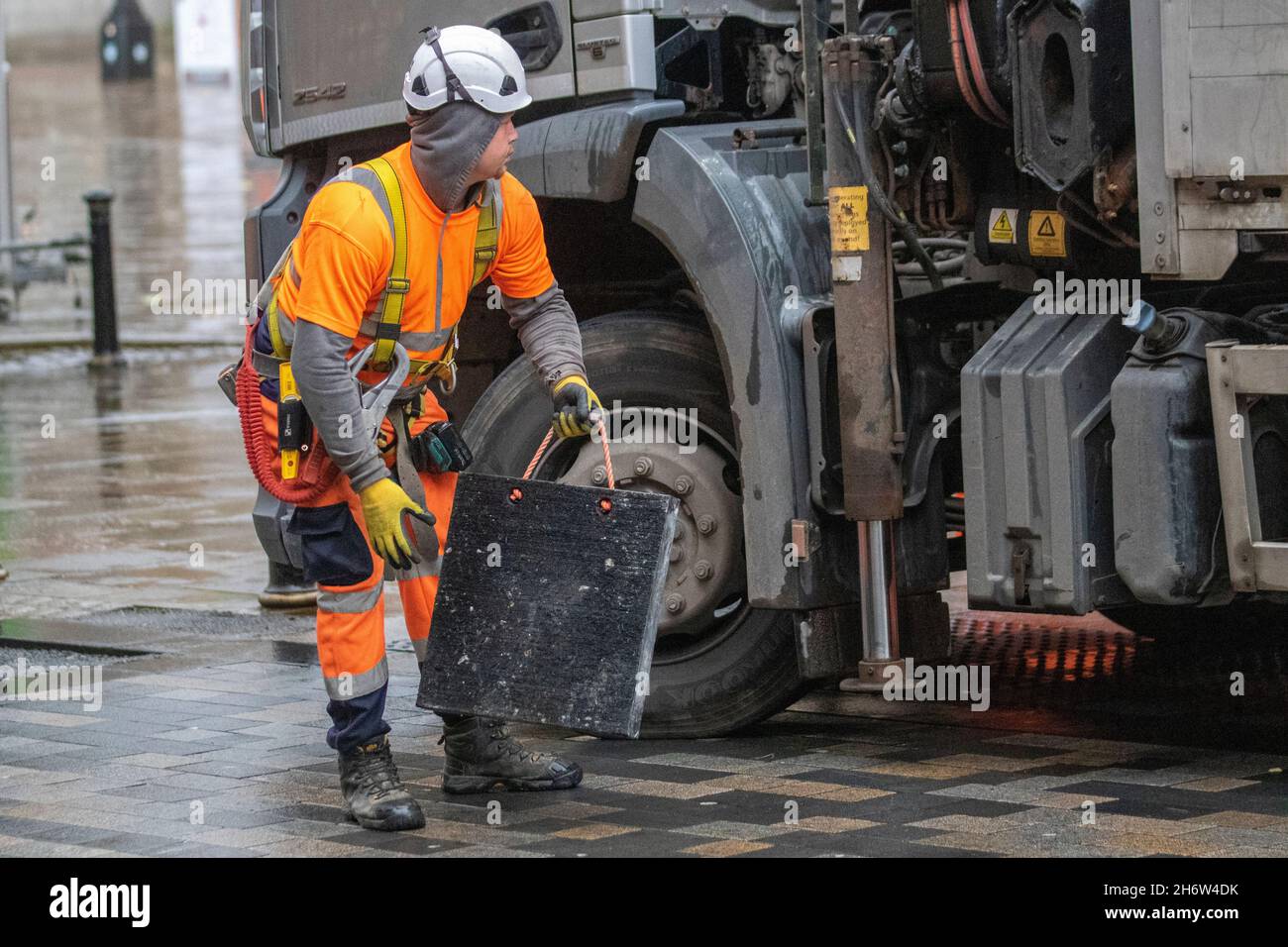 Support outriggers used by construction cladding contractors Topek ...