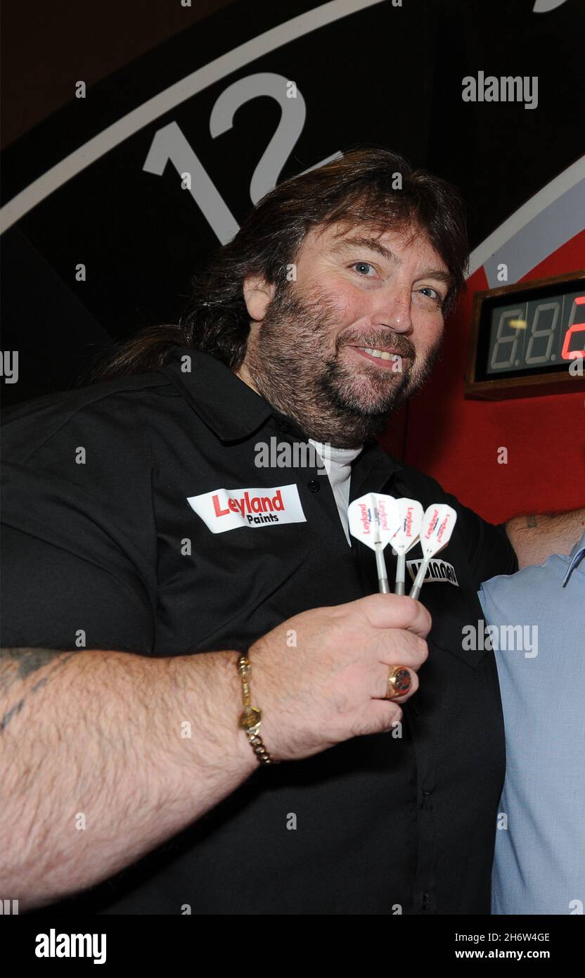 Andy Fordham Darts Throw