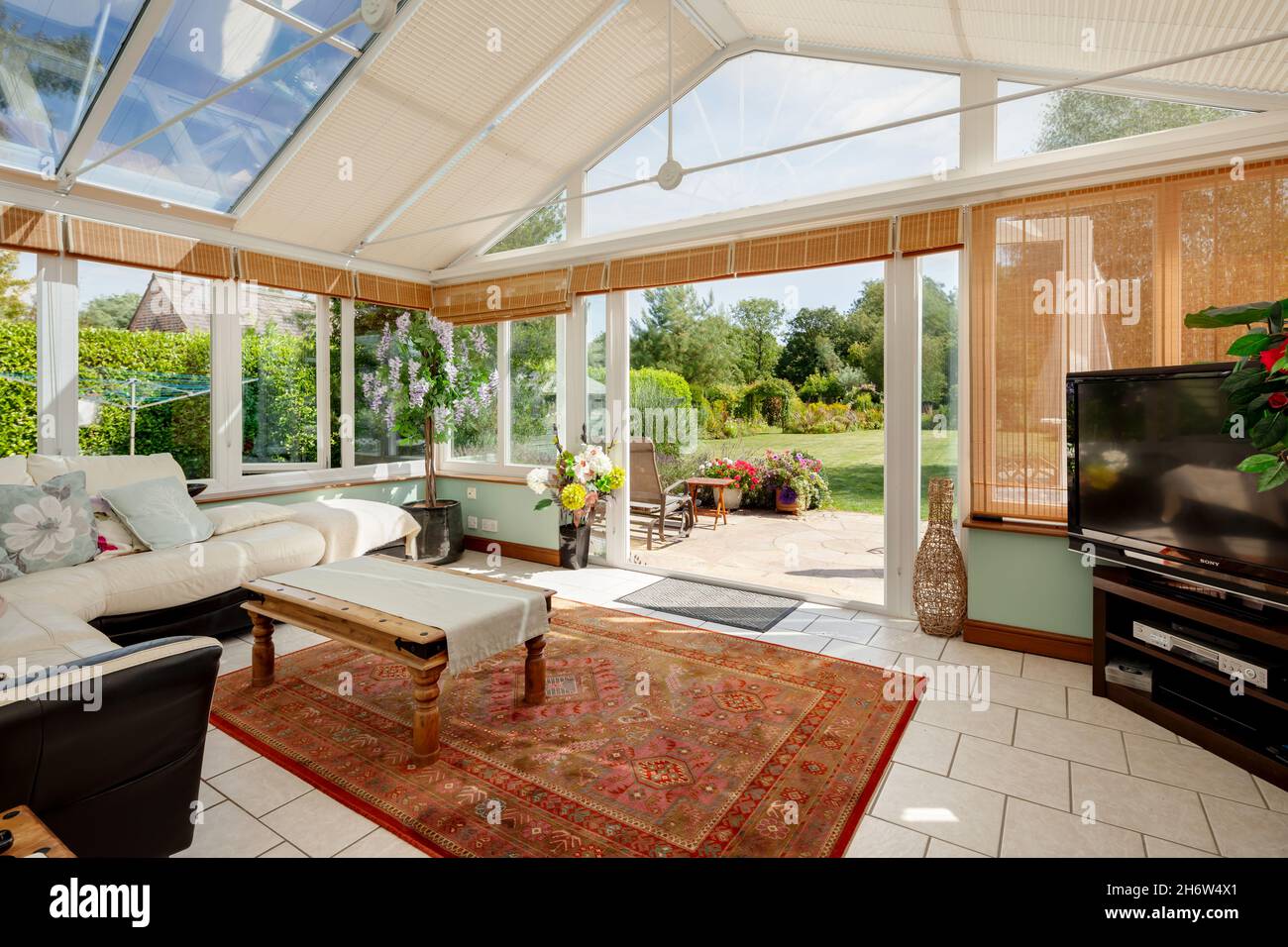 Traditional conservatory hi-res stock photography and images - Alamy