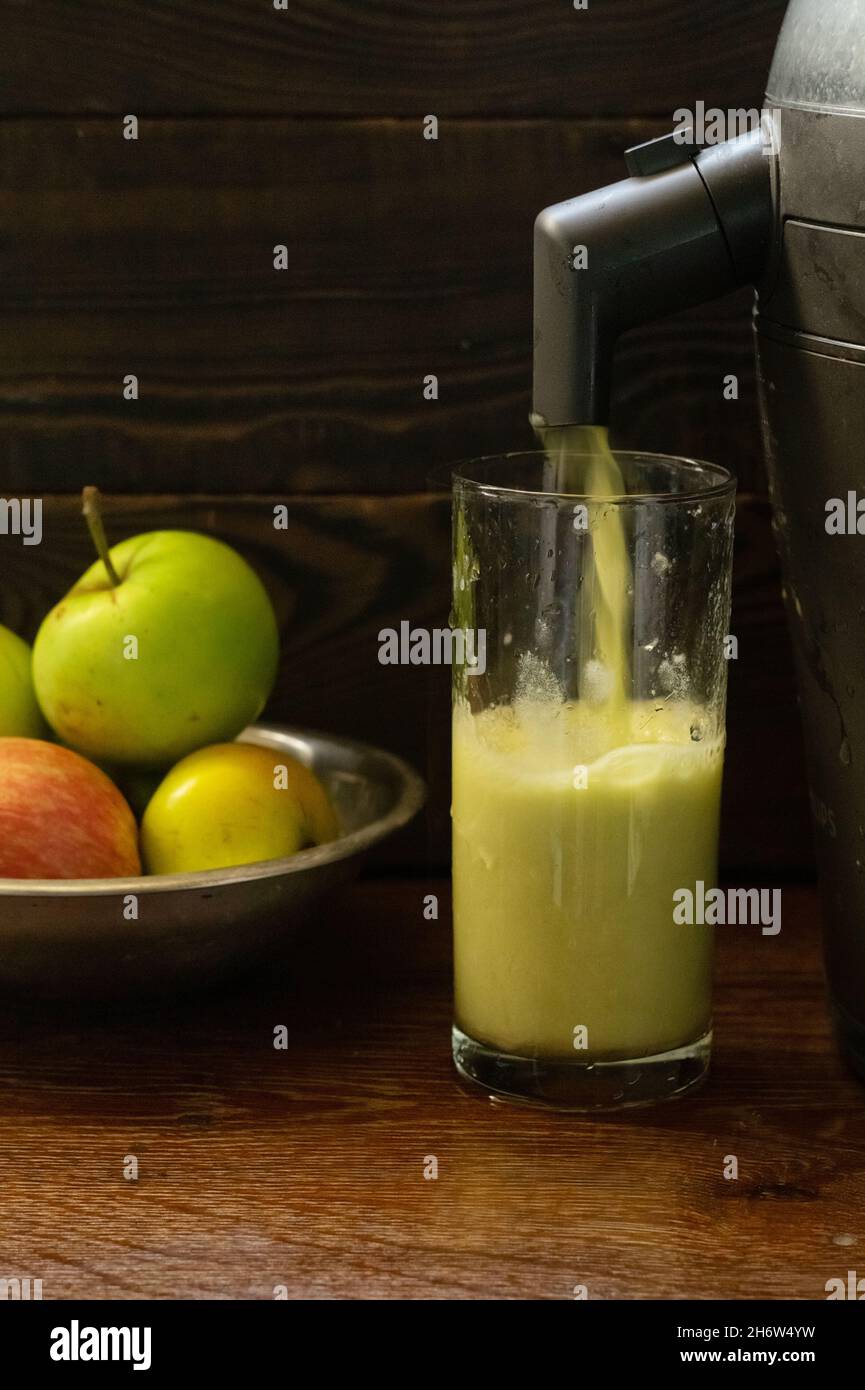 The process of juicing apples using a juicer Stock Photo - Alamy
