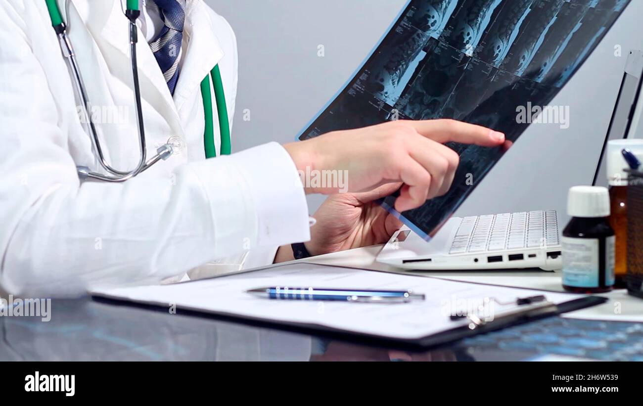 Doctor observing hi-res stock photography and images - Alamy