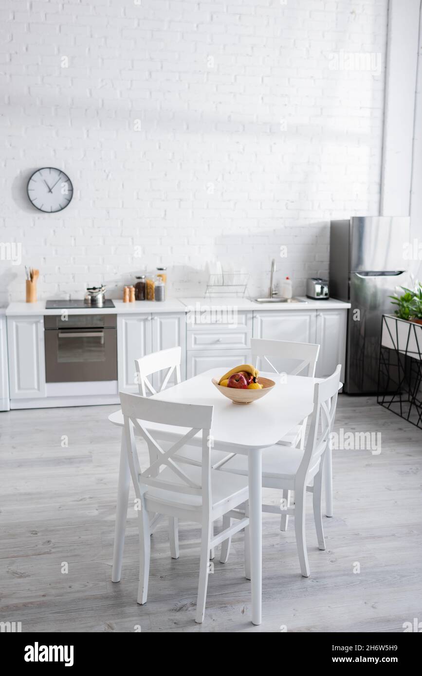 bowl with fruits on dining table in modern kitchen Stock Photo - Alamy