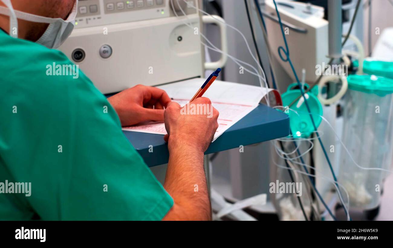 Prescribing working medicine hi-res stock photography and images - Alamy