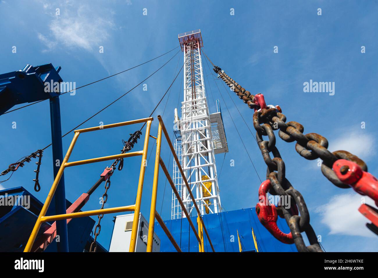 Mobile drilling rig close-up. Drilling and servicing oil and gas wells ...