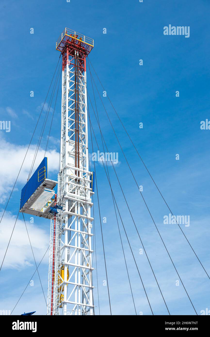 Shell oil rig hi-res stock photography and images - Alamy
