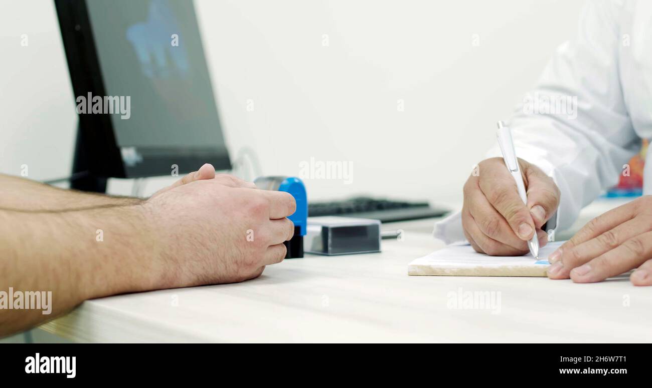 Patient in a doctor's office hi-res stock photography and images - Alamy