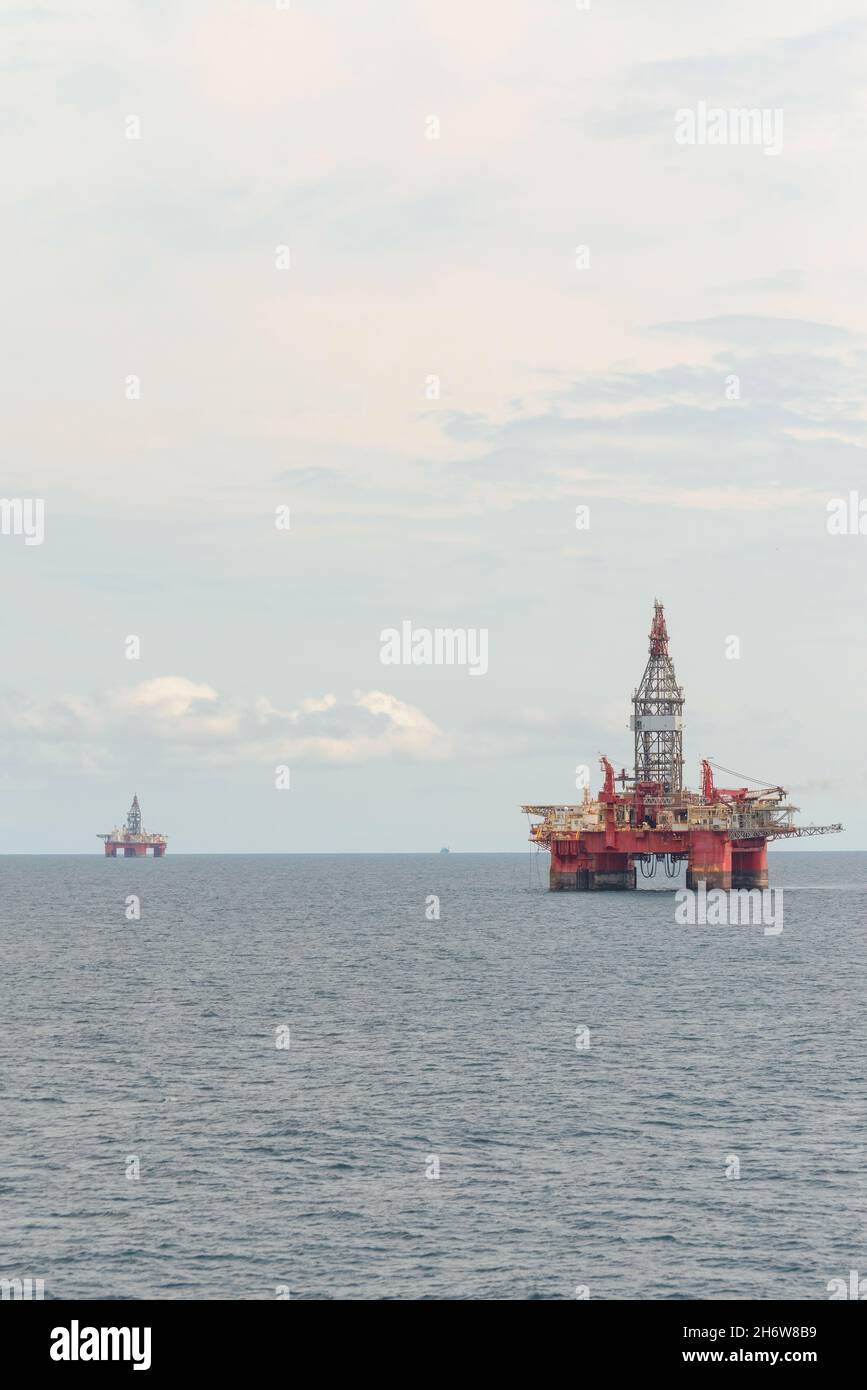 Offshore jack up rig in the middle of sea in Mexican Gulf Stock Photo ...