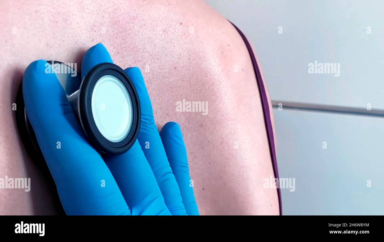 Doctor auscultating patient stethoscope hi-res stock photography and ...