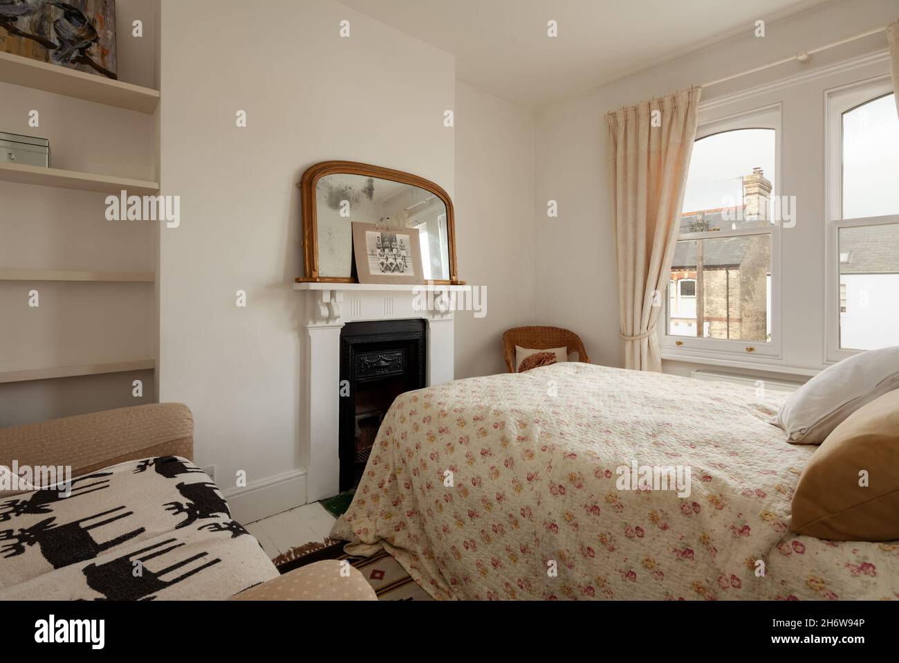 Cambridge England October 28 2019 Typical Bedroom Space Within British Victorian Home