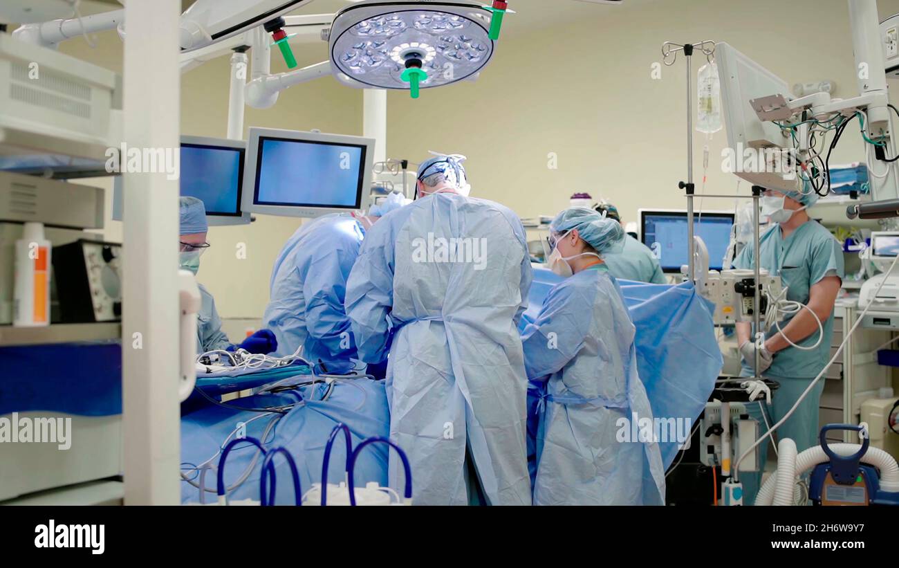 Hospital operating room monitors hi-res stock photography and images ...
